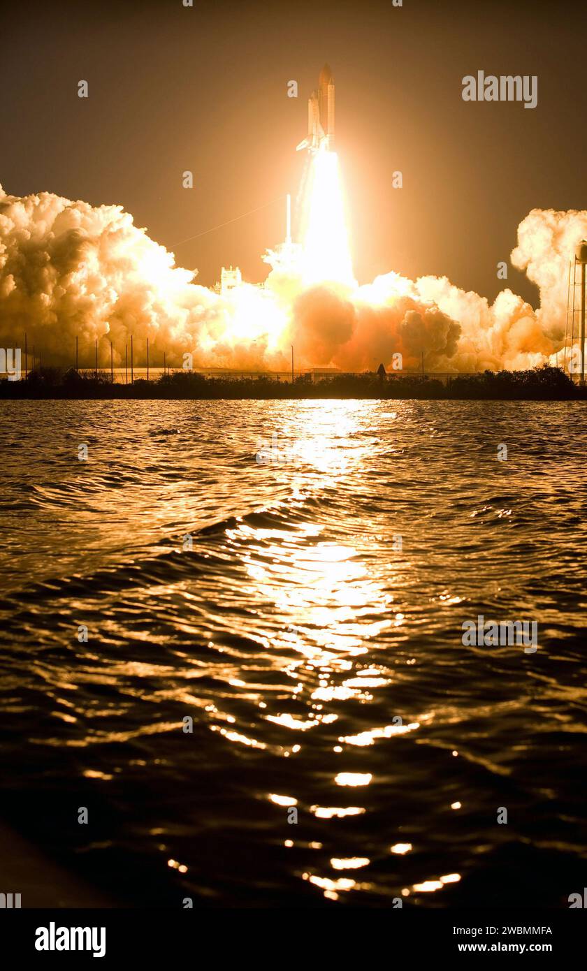 STS119-S-029 (15 March 2009) --- The Space Shuttle Discovery and its ...