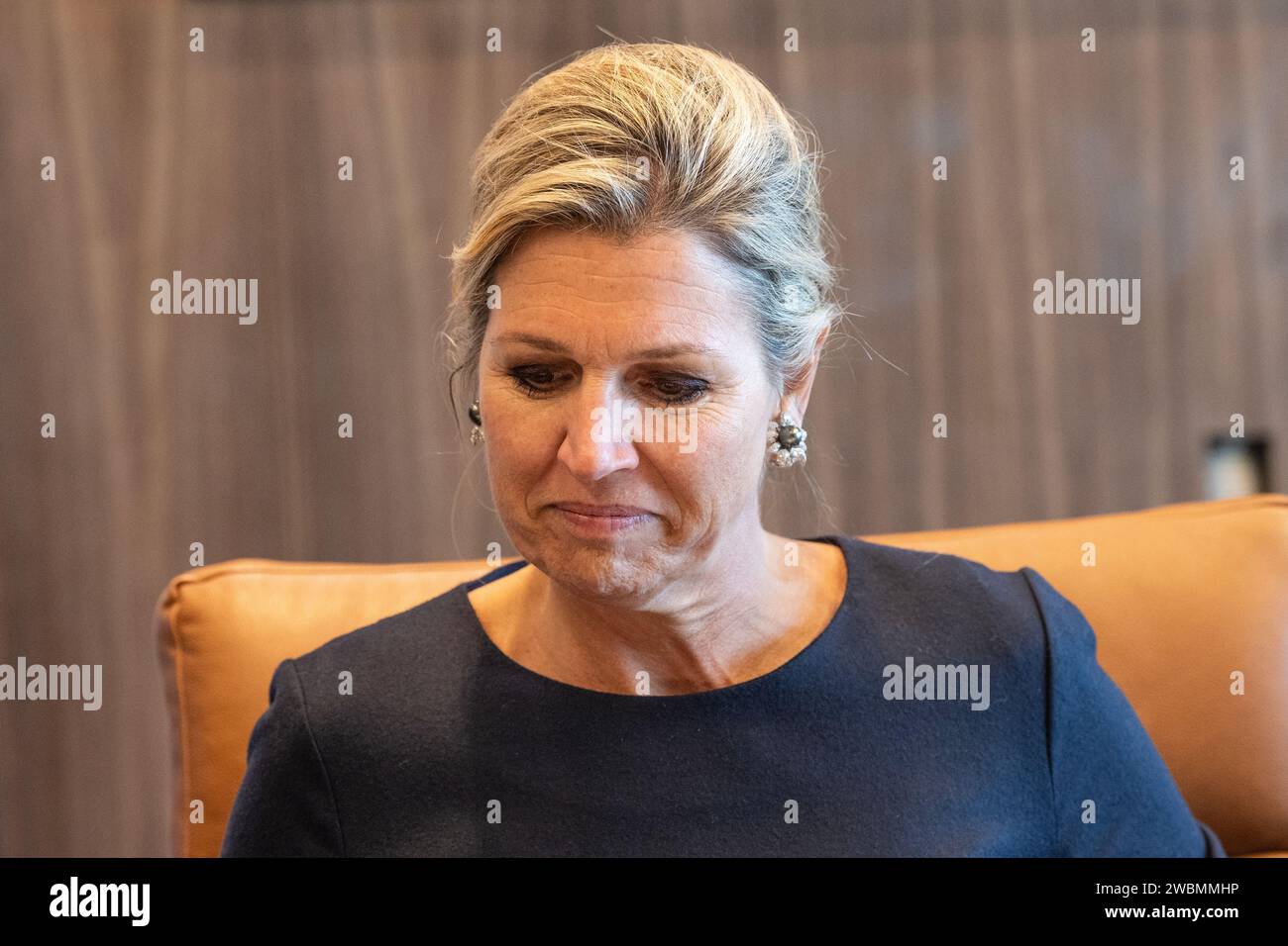 Majesty signs guest book hi-res stock photography and images - Alamy