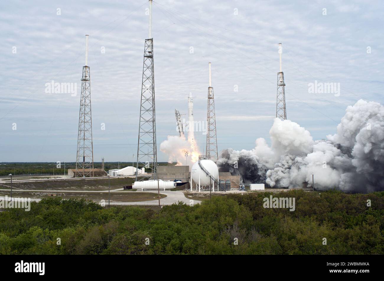 CAPE CANAVERAL, Fla. -- A Space Exploration Technologies, or SpaceX ...