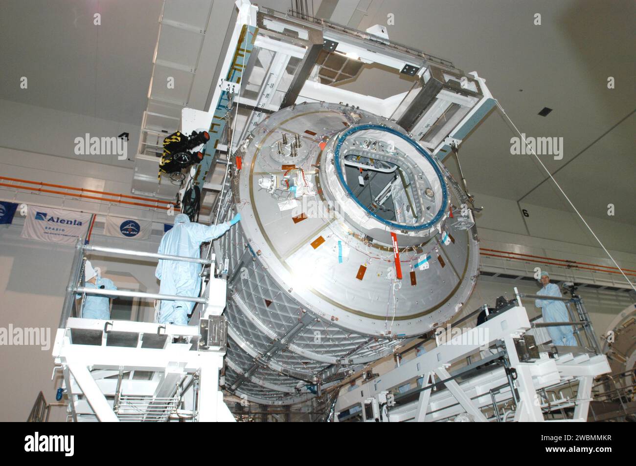 KENNEDY SPACE CENTER, FLA. - In the Space Station Processing Facility ...