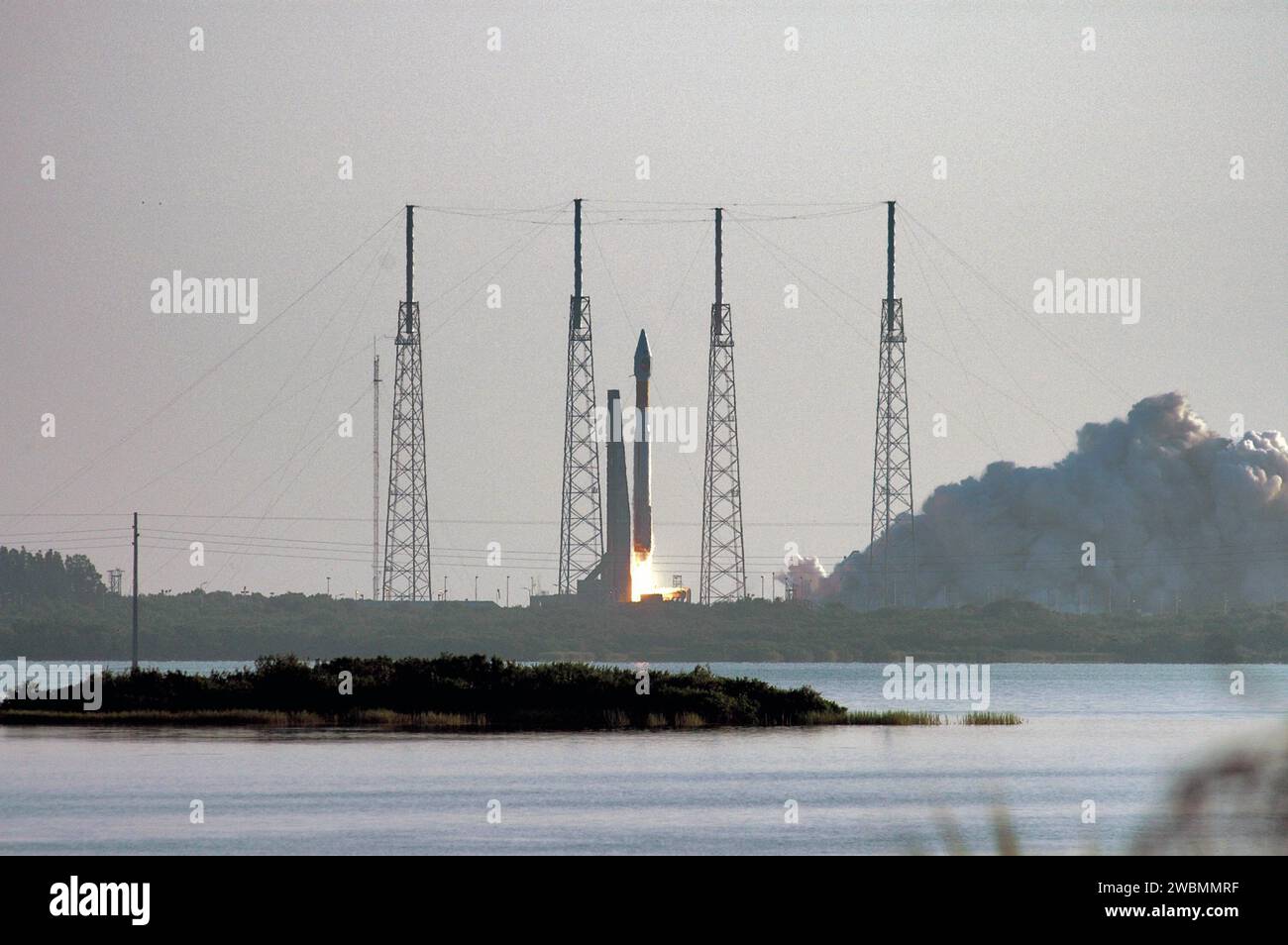 NASA's Mars Reconnaissance Orbiter launches atop a Lockheed Martin ...
