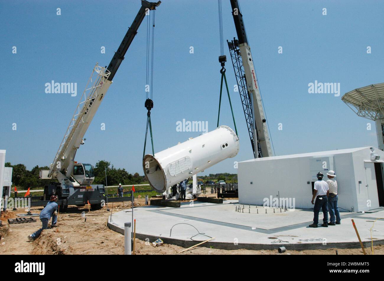KENNEDY SPACE CENTER, FLA. - Equipment is delivered for installation of ...