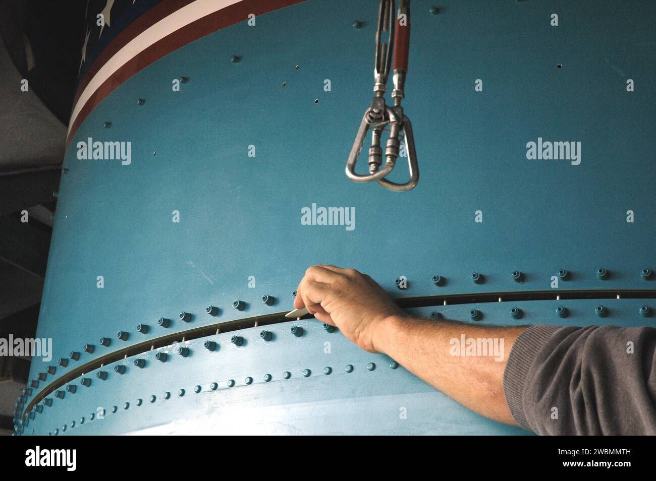 KENNEDY SPACE CENTER, FLA. - Inside the mobile service tower on Launch ...