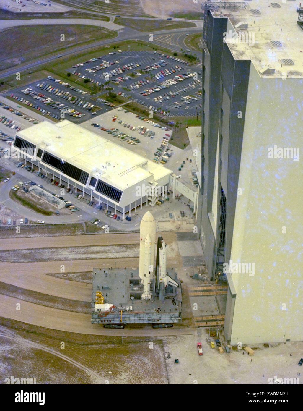 KENNEDY SPACE CENTER, FLA. - This aerial view of STS-1 shows the space ...