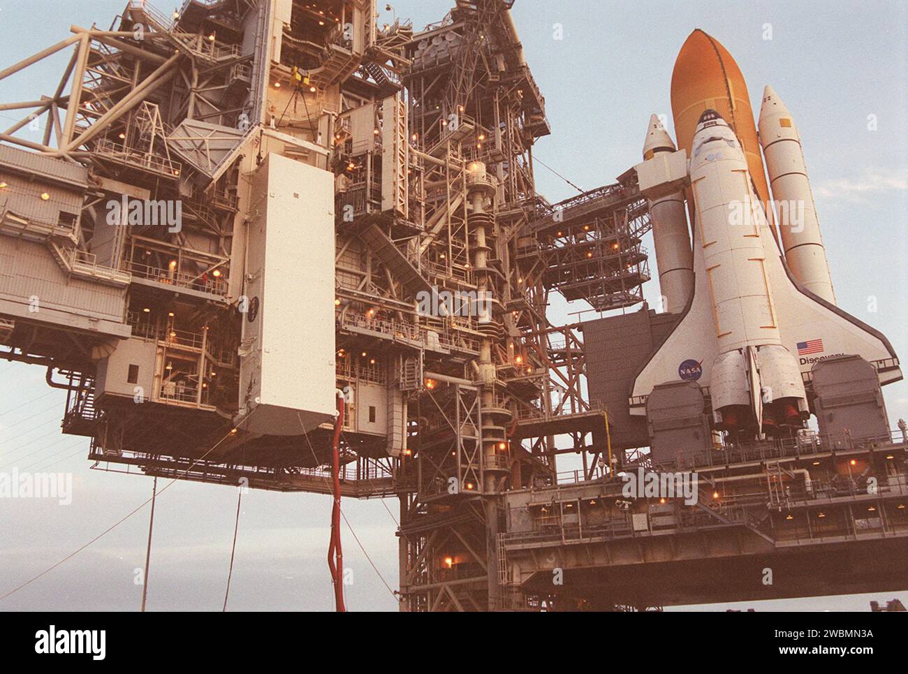 KENNEDY SPACE CENTER, FLA. -- At Launch Pad 39B the payload canister ...