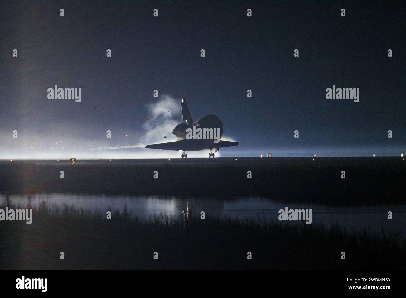 Drag chute hi-res stock photography and images - Alamy
