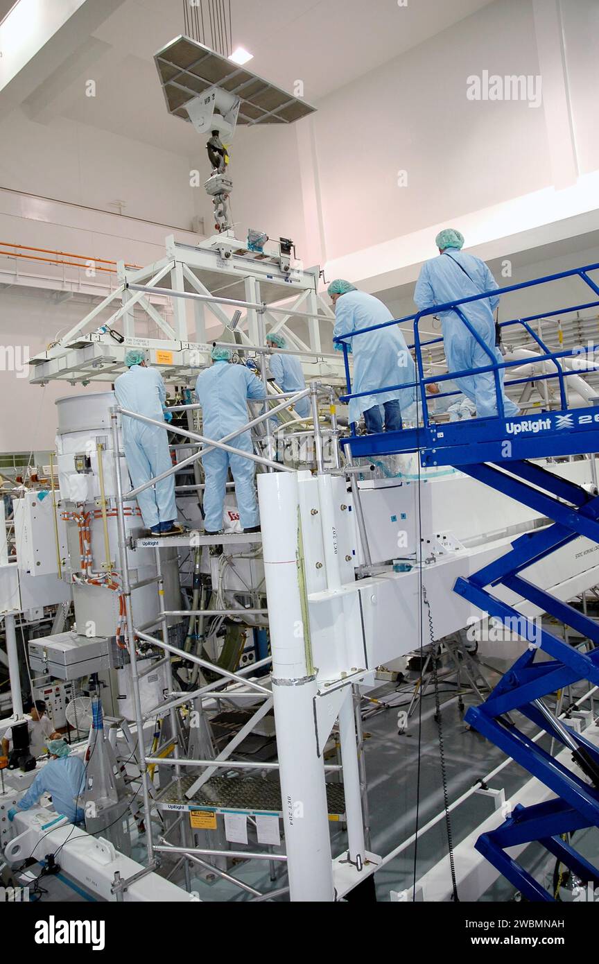KENNEDY SPACE CENTER, FLA. - In the Space Station Processing Facility ...
