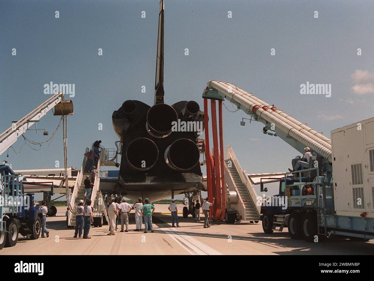 After STS-105, Discovery undergoes safing operations at KSC Shuttle ...