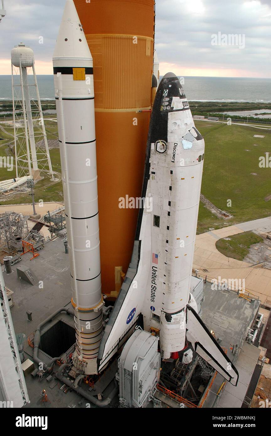 KENNEDY SPACE CENTER, FLA. - Under post-dawn cloudy skies that shade ...