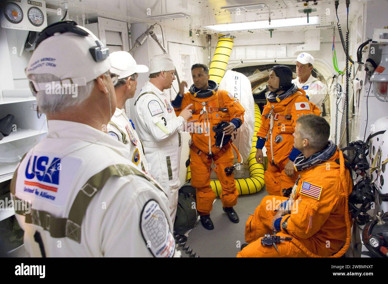 15 p m edt hi-res stock photography and images - Alamy