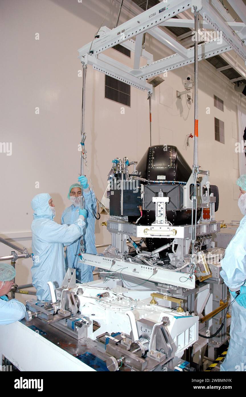 KENNEDY SPACE CENTER, FLA. - In the Space Station Processing Facility ...