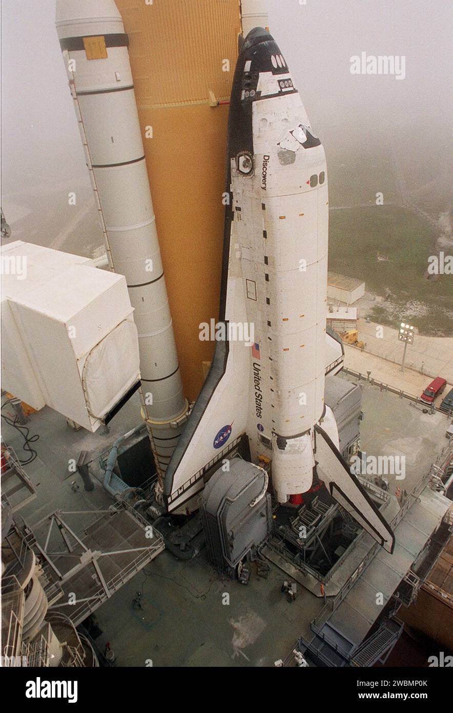 KENNEDY SPACE CENTER, Fla. -- Space Shuttle Discovery sits on Launch ...