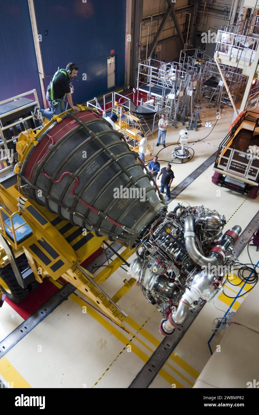 CAPE CANAVERAL, Fla. - In Orbiter Processing Facility-3 at NASA's ...
