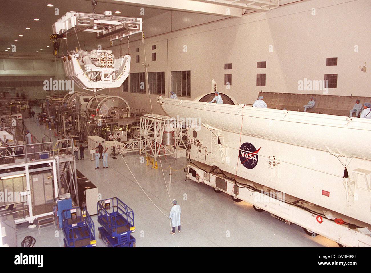 Shuttle pallet hi-res stock photography and images - Alamy