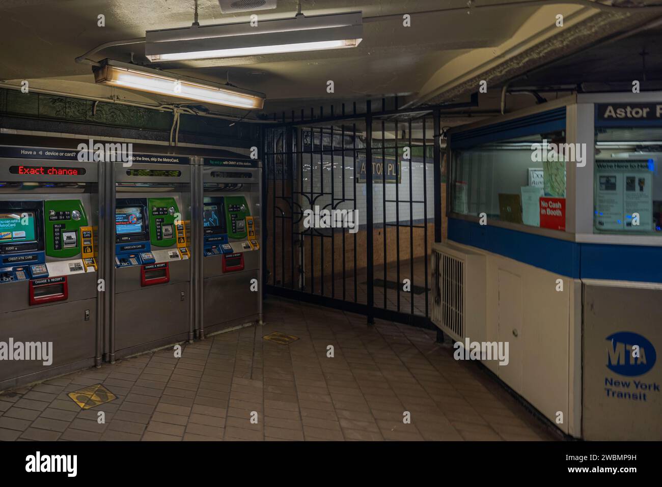 Ticket vending machines hi-res stock photography and images - Alamy