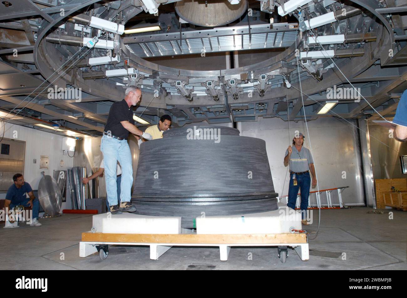 KENNEDY SPACE CENTER, FLA. - At the Delta Operations Center, Jack ...