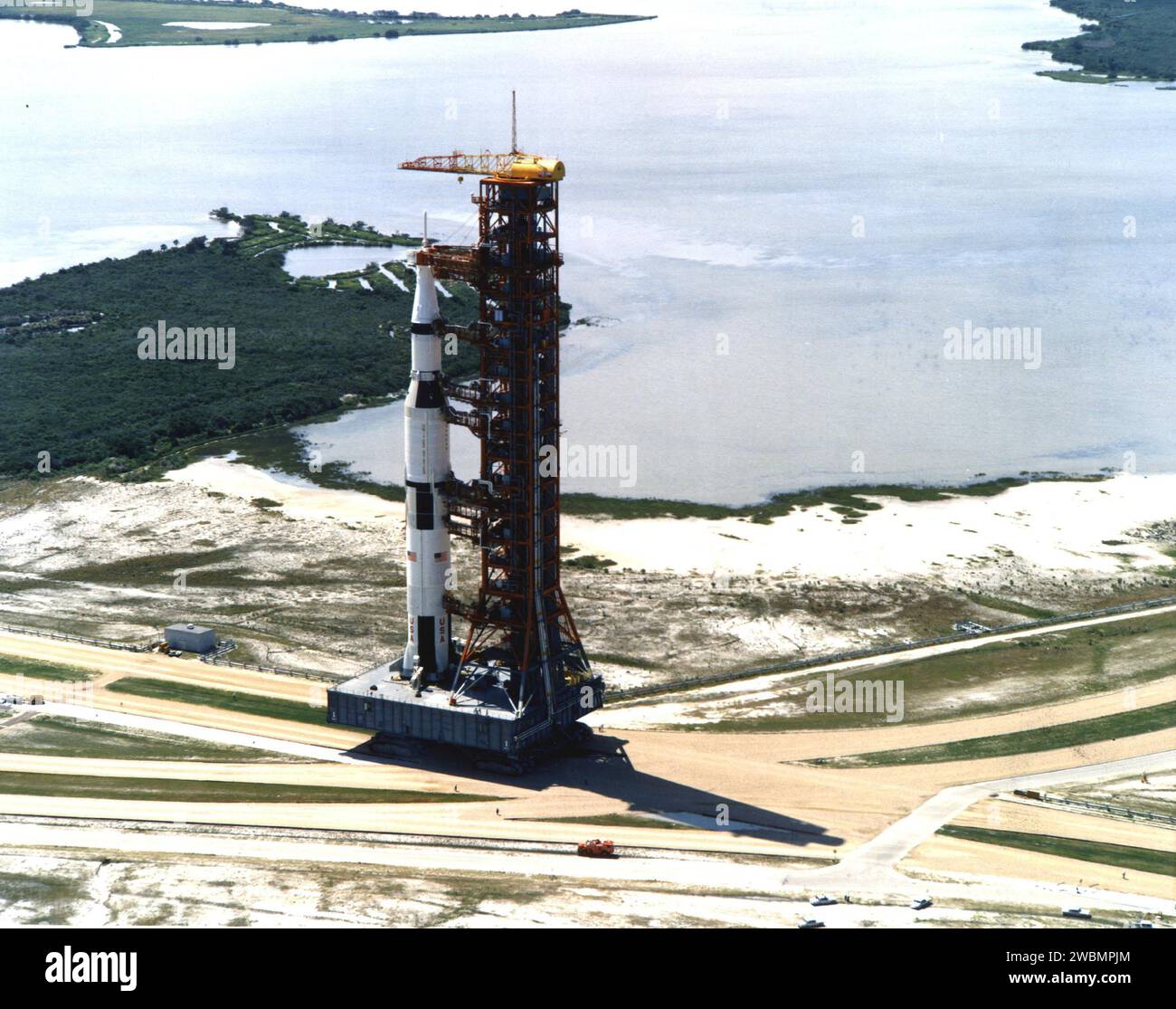 Carrying the Apollo 11 Saturn V rocket and mobile launcher, the crawler ...