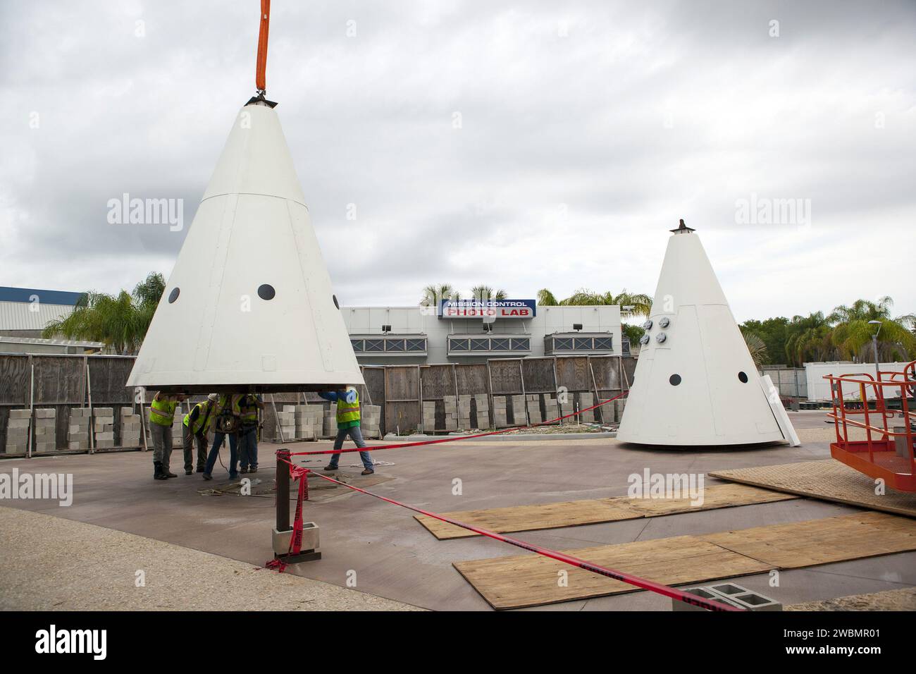 Shuttle nose cone hi-res stock photography and images - Alamy