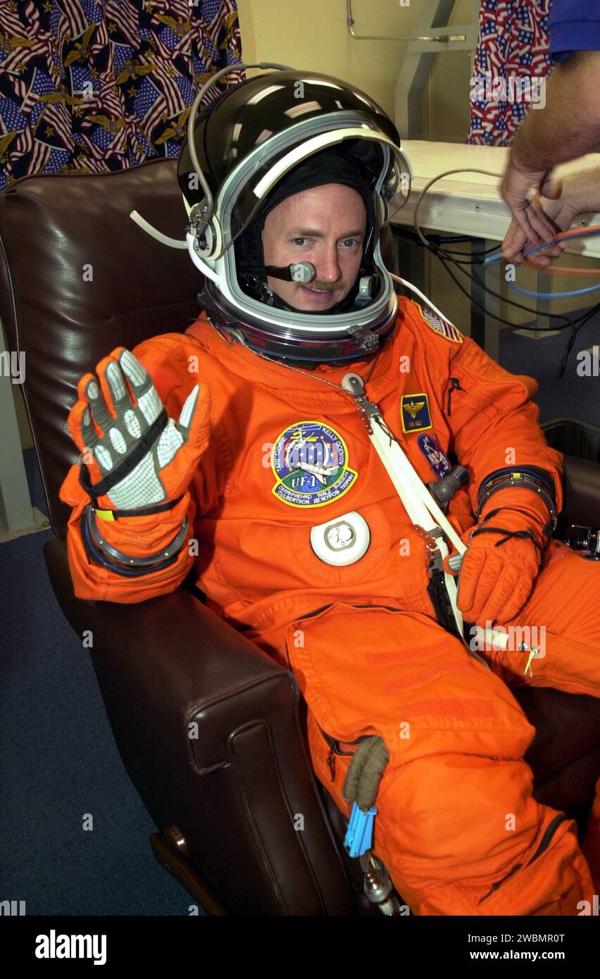 KENNEDY SPACE CENTER, Fla. -- STS-108 Pilot Mark E. Kelly gets a final ...
