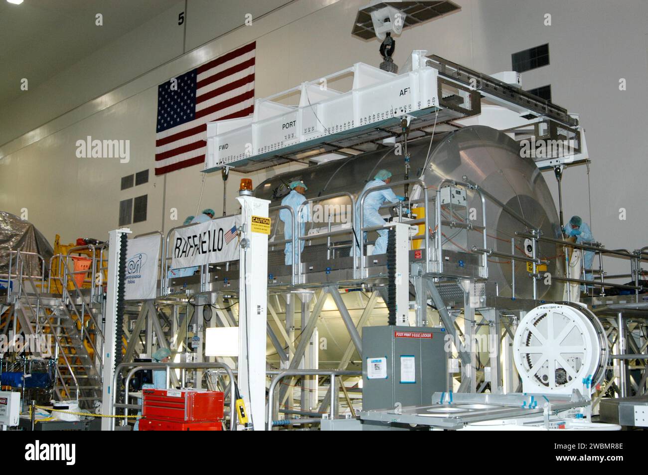 KENNEDY SPACE CENTER, FLA. - In the Space Station Processing Facility ...