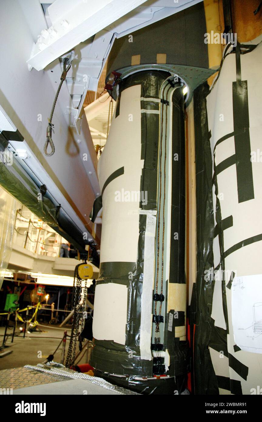 KENNEDY SPACE CENTER, FLA. - In the Vehicle Assembly Building at NASA’s ...