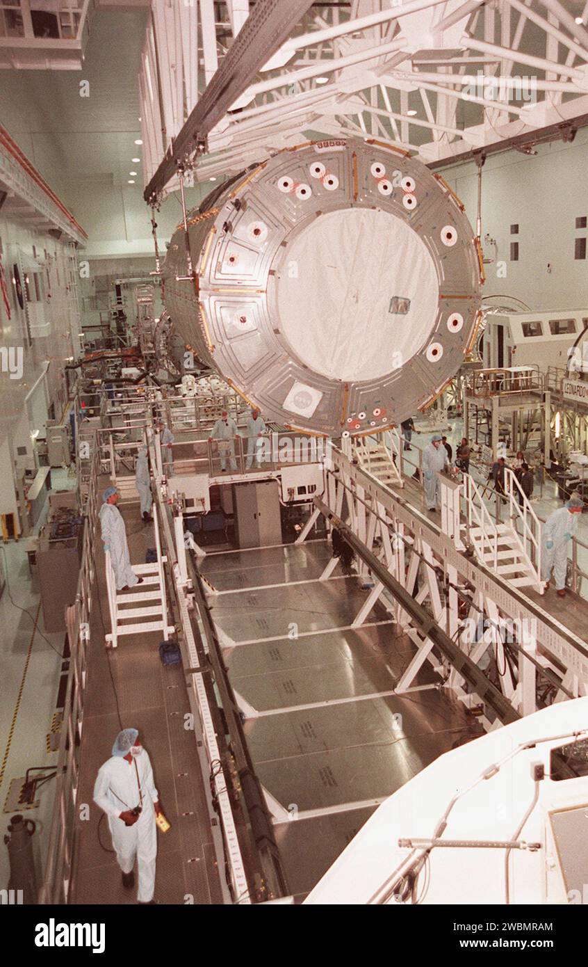 KENNEDY SPACE CENTER, FLA. -- In the Space Station Processing Facility ...