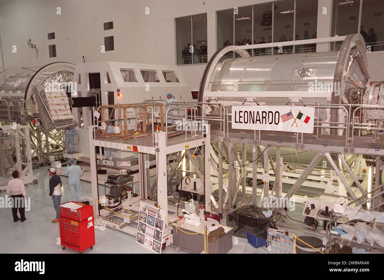 KENNEDY SPACE CENTER, FLA. -- In the Space Station Processing Facility ...