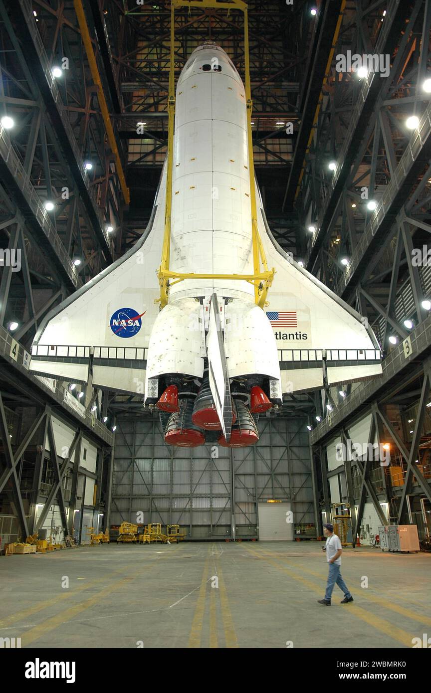 First space shuttle external hi-res stock photography and images - Alamy