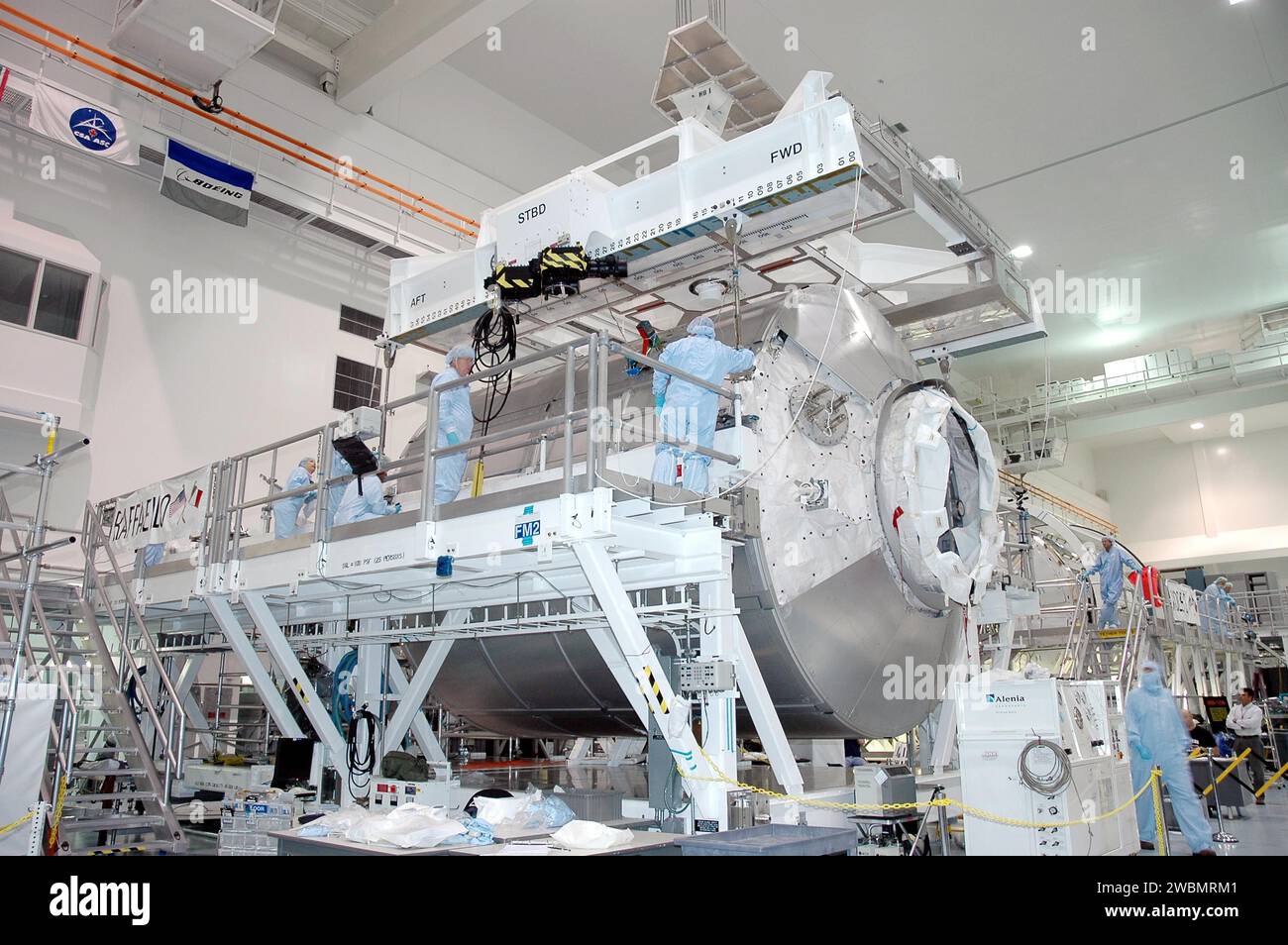 KENNEDY SPACE CENTER, FLA. - Workers in the Space Station Processing ...