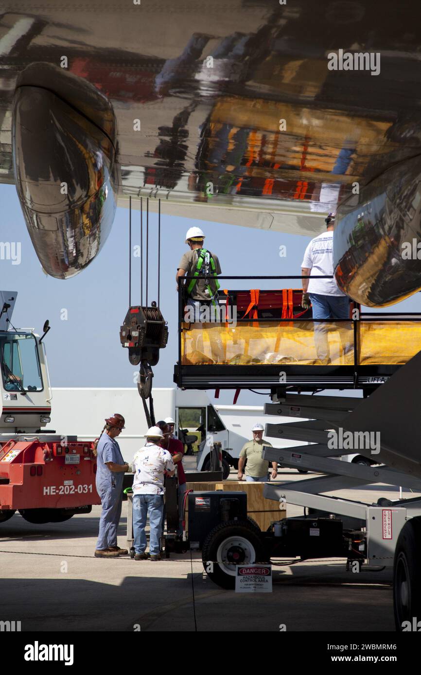 CAPE CANAVERAL, Fla. – At the Shuttle Landing Facility at NASA’s ...