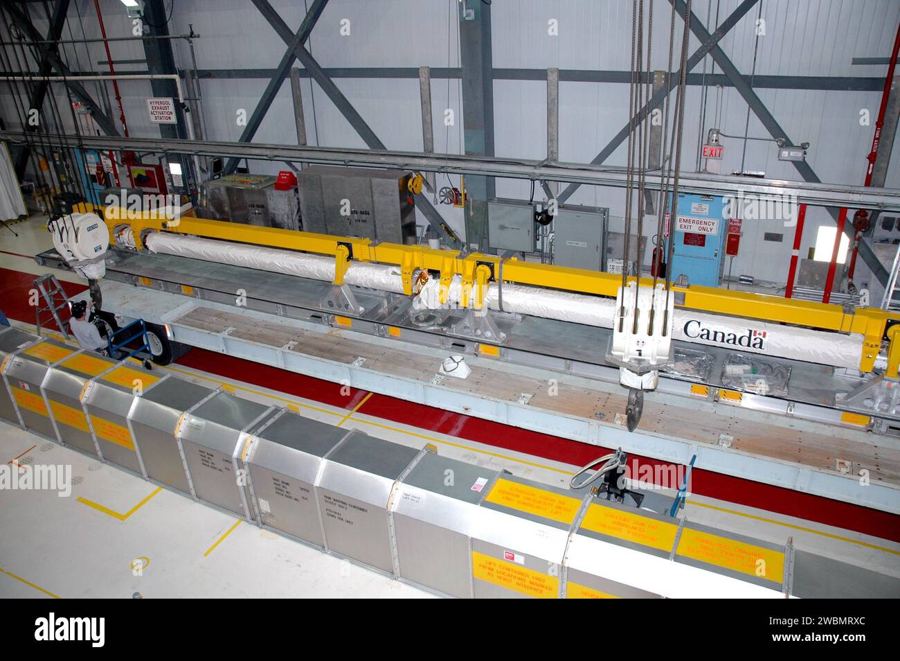 Overhead crane long hi-res stock photography and images - Alamy