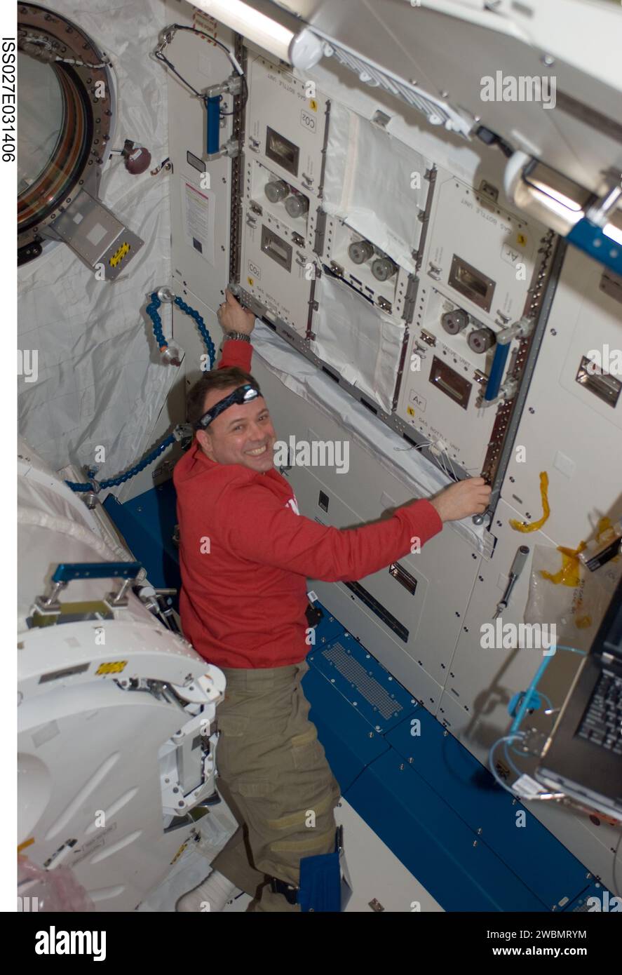 ISS027-E-031406 (16 May 2011) --- NASA astronaut Ron Garan, Expedition ...