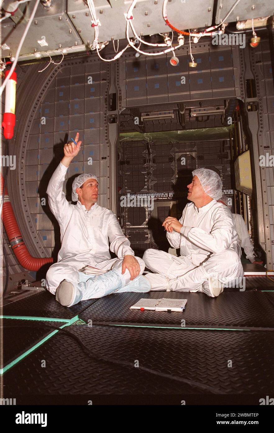 STS-107 crew members train in the SPACEHAB Double Module at Kennedy ...