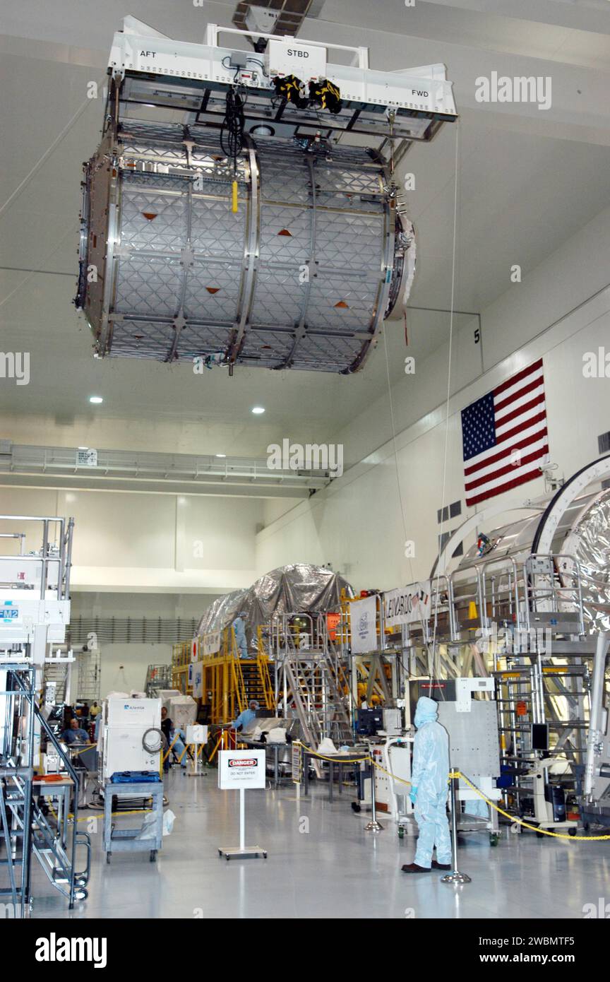 KENNEDY SPACE CENTER, FLA. - In the Space Station Processing Facility ...