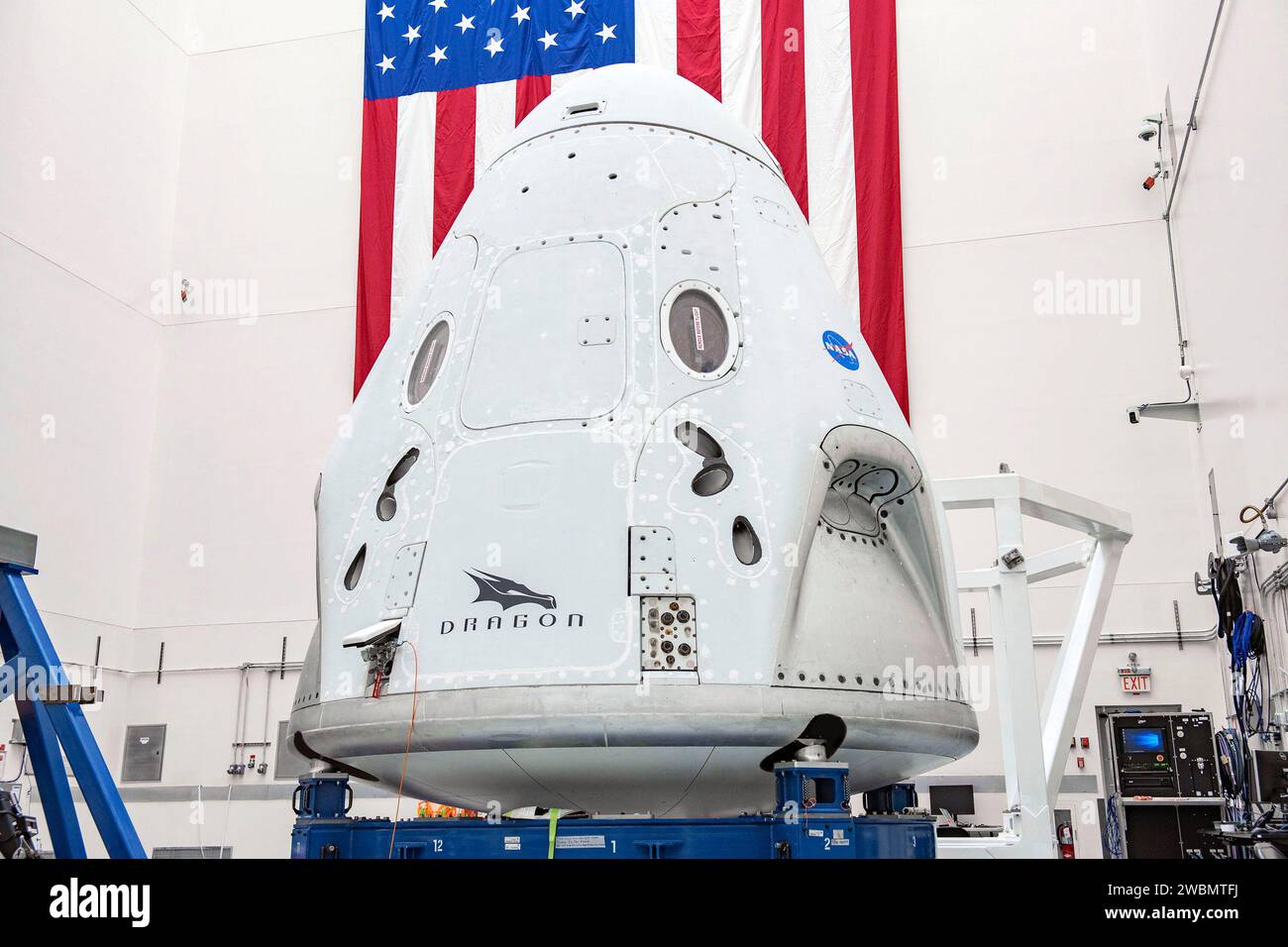 Spacex dragon demo 2 hi-res stock photography and images - Alamy