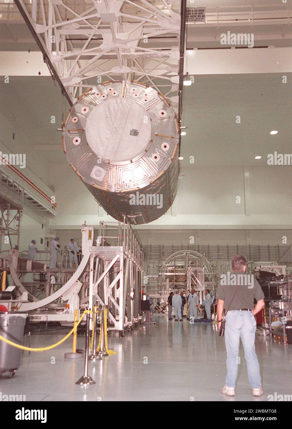 KENNEDY SPACE CENTER, FLA. -- In the Space Station Processing Facility ...