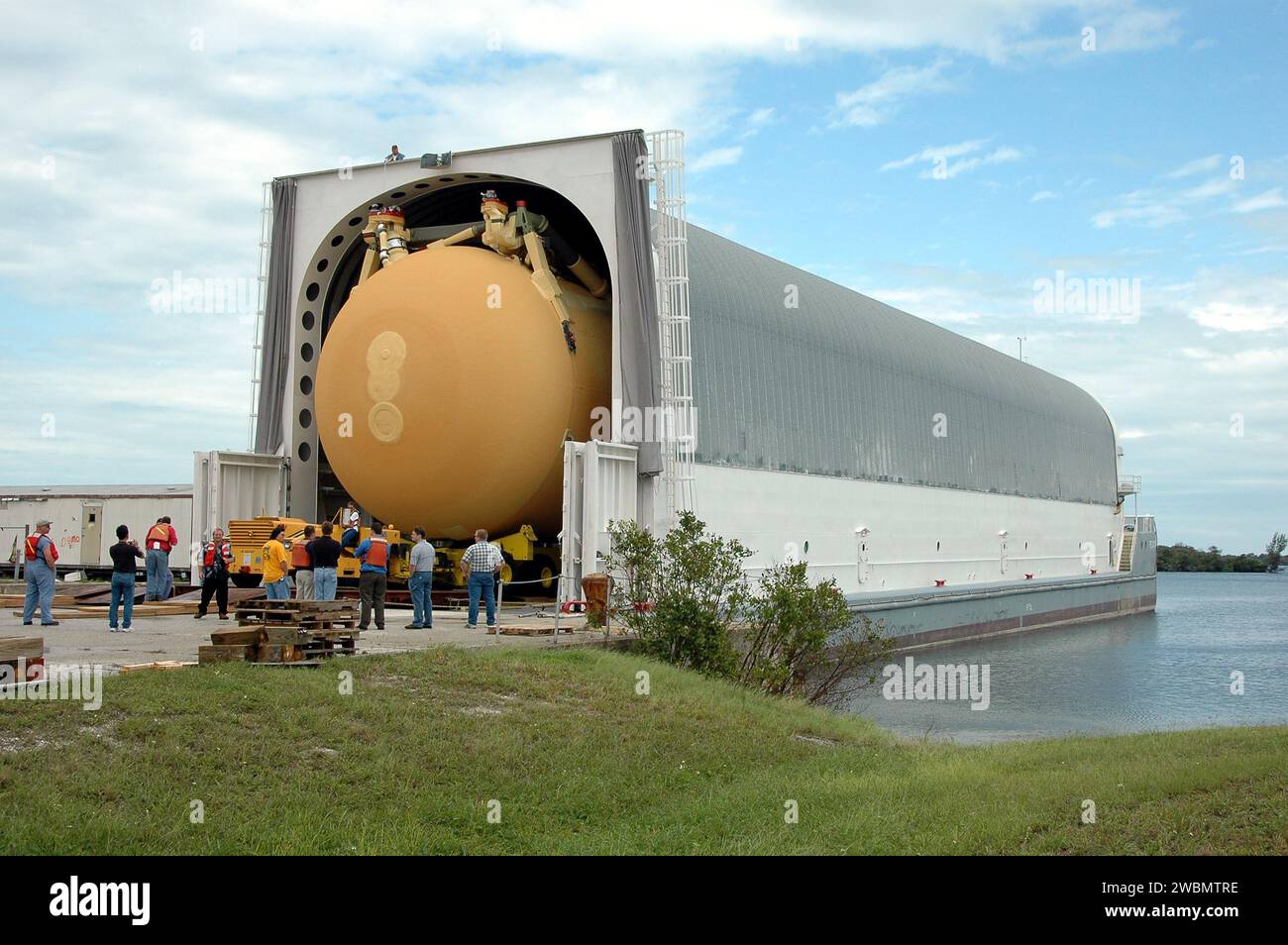 KENNEDY SPACE CENTER, FLA. - At the Turn Basin in Launch Complex 39 ...