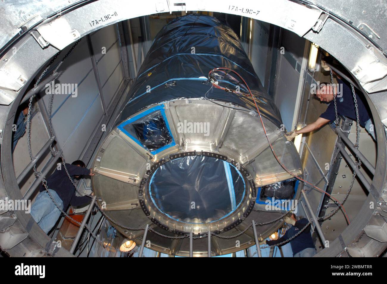 KENNEDY SPACE CENTER, FLA. - In the mobile service tower on Launch Pad ...