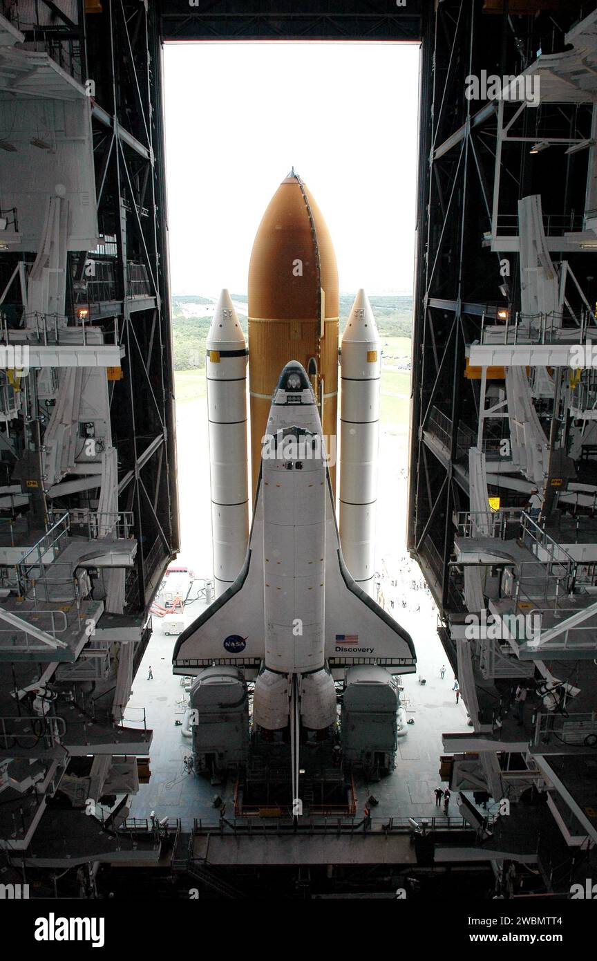 KENNEDY SPACE CENTER, FLA. - In the Vehicle Assembly Building (VAB) at ...