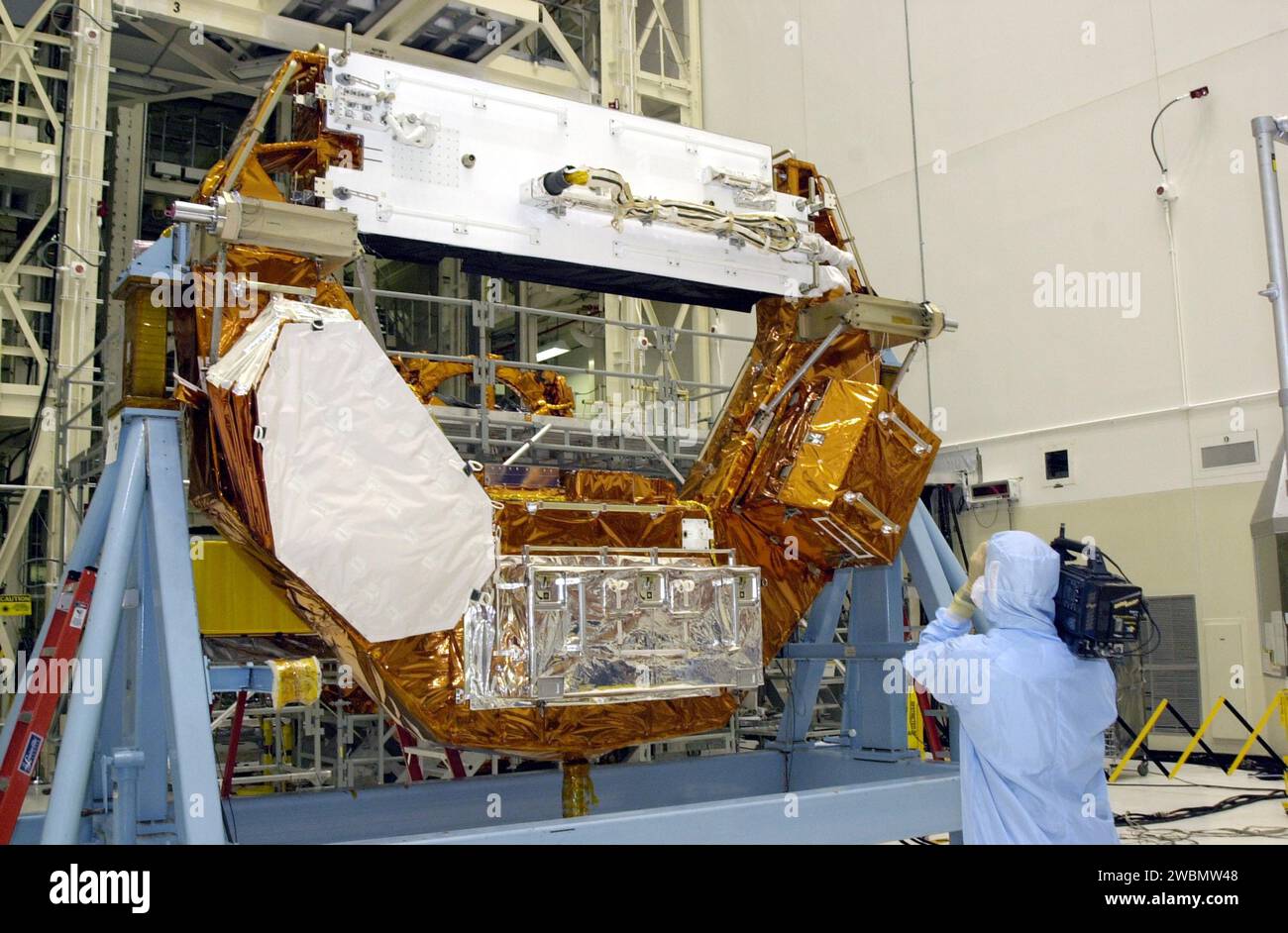KENNEDY SPACE CENTER, FLA. - A NASA videographer records the ...