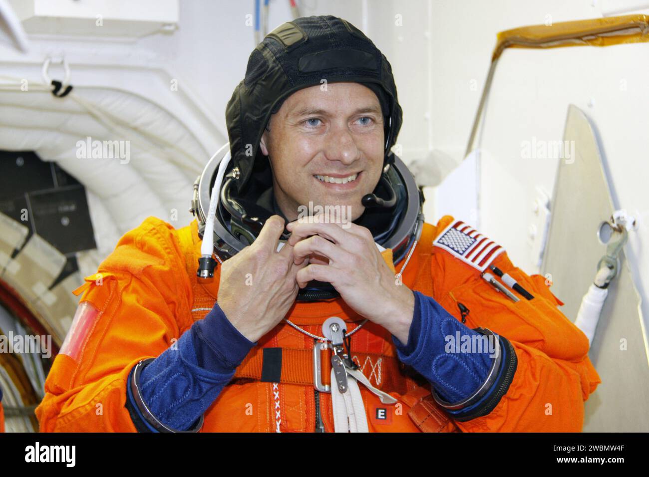 CAPE CANAVERAL, Fla. – – In the White Room on the orbiter access arm of ...