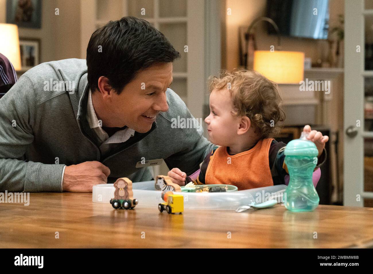 The family plan movie hi-res stock photography and images - Alamy