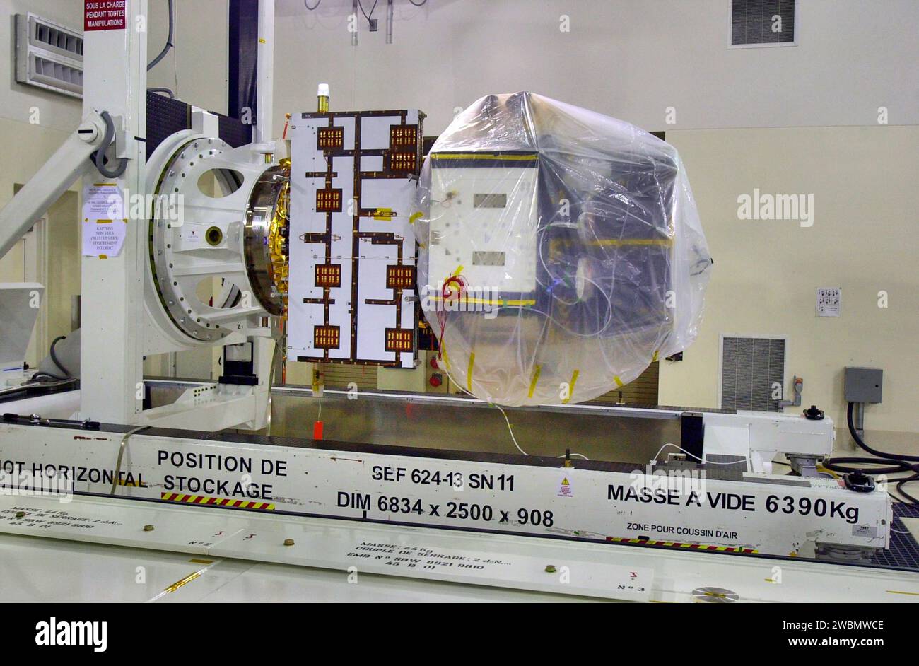 KENNEDY SPACE CENTER, FLA. - Inside the Astrotech Payload Processing ...