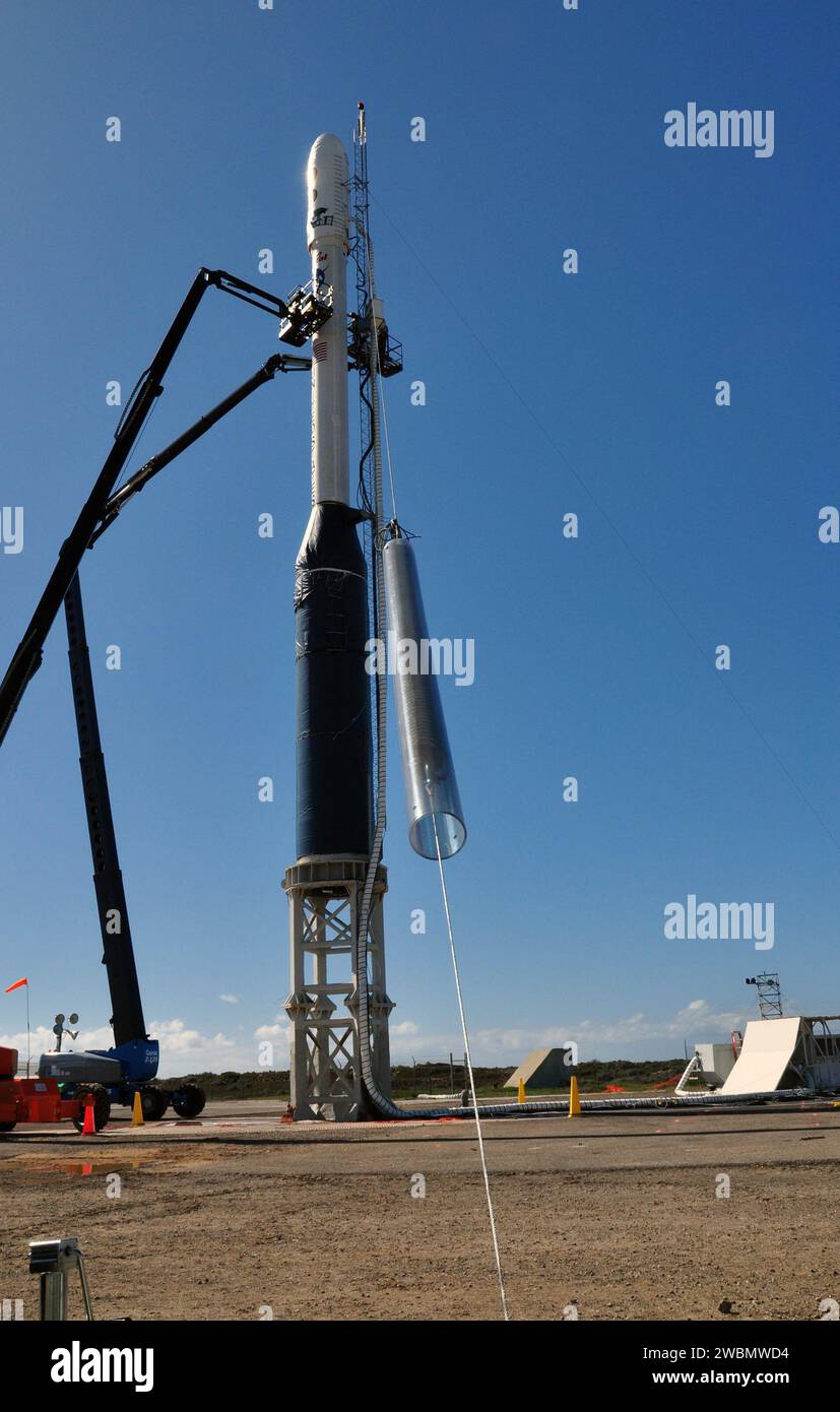 Orbital launch tower hi-res stock photography and images - Alamy