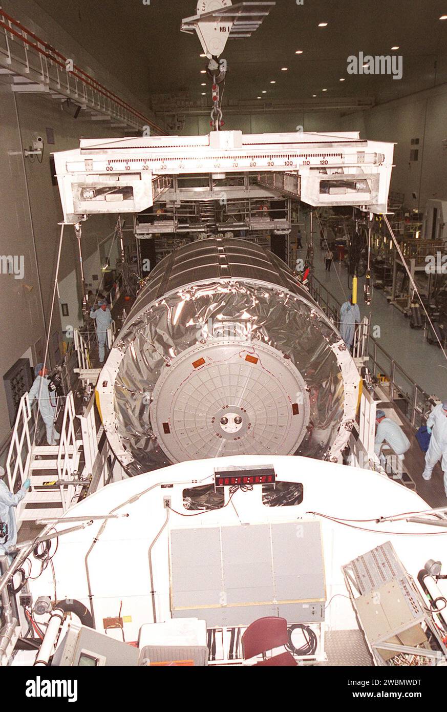 KENNEDY SPACE CENTER, FLA. -- In the Space Station Processing Facility ...