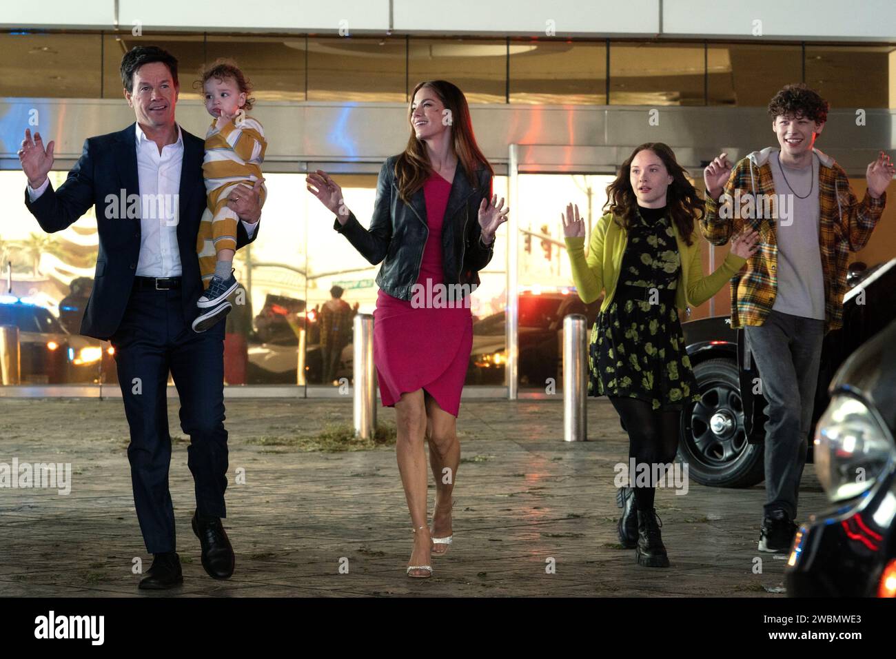 The Family Plan Mark Wahlberg & Michelle Monaghan Stock Photo - Alamy