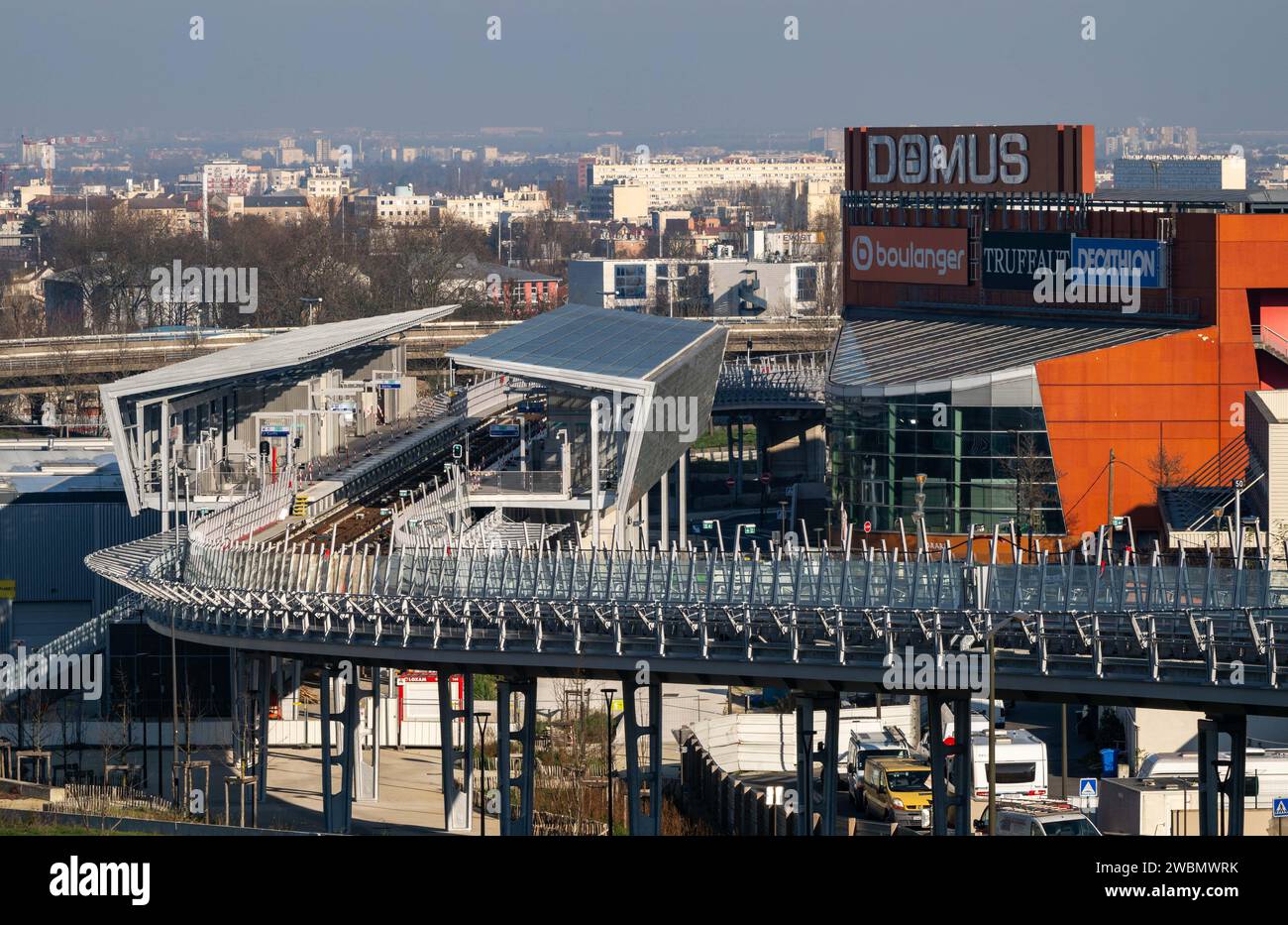 Metro rer e line hi-res stock photography and images - Alamy