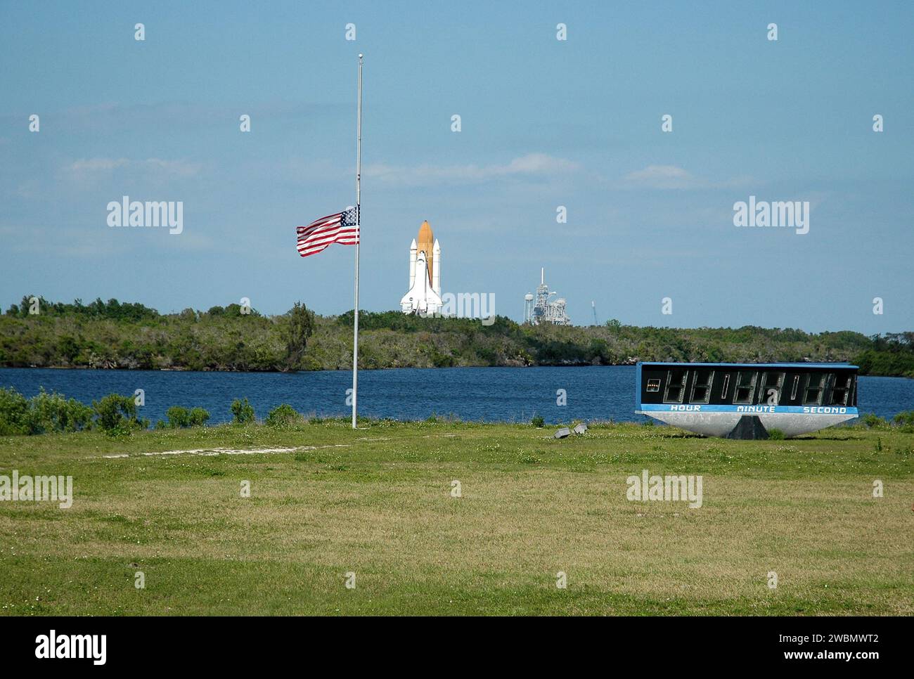 KENNEDY SPACE CENTER, FLA. - A KSC employee stands at the Press Site ...
