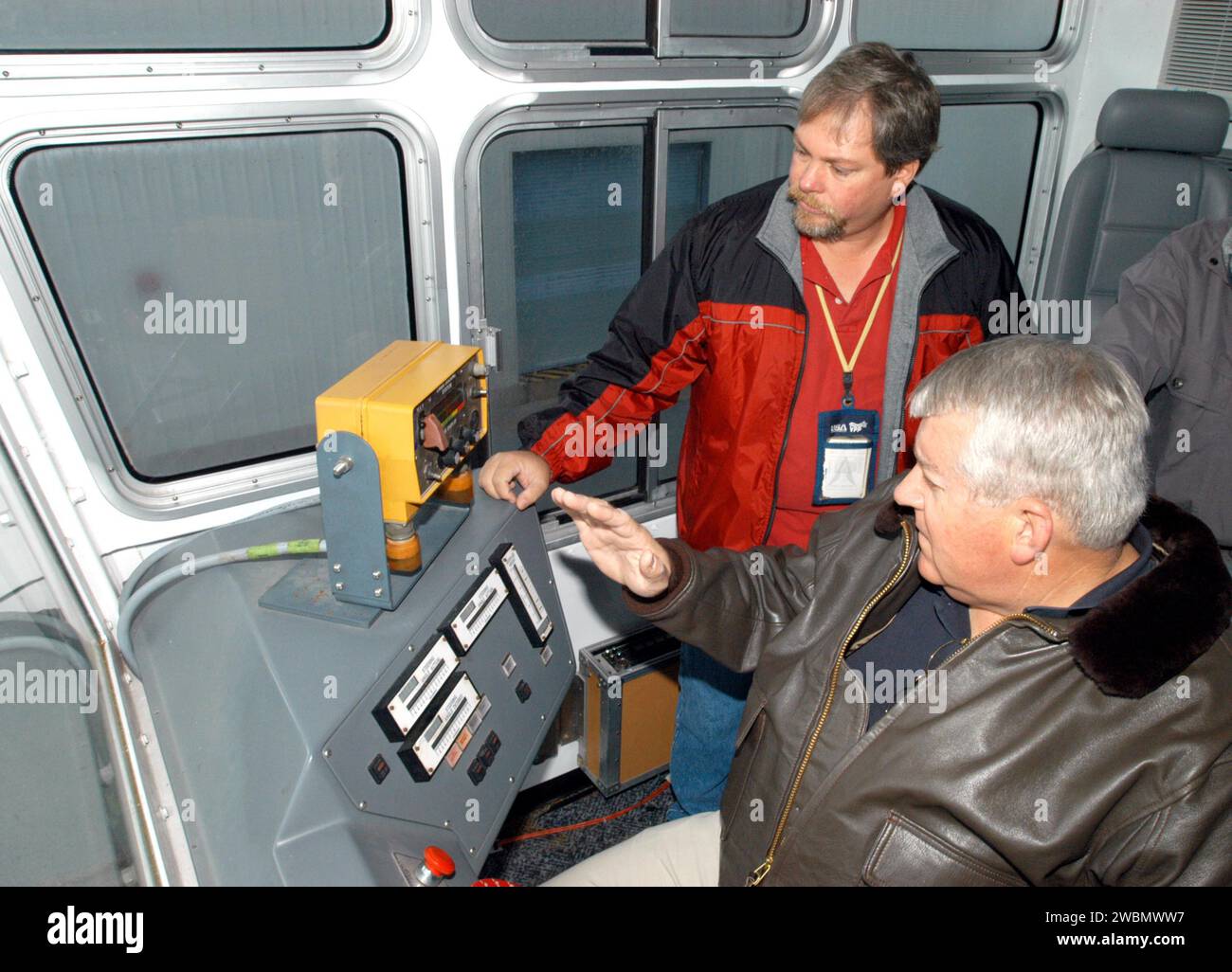 KENNEDY SPACE CENTER, FLA. - Bill Pickavance (in front), vice president ...