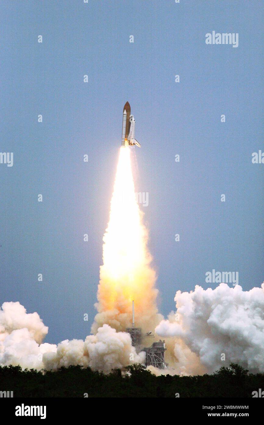 STS-125 Atlantis Launch HST Hubble Space Telescope Stock Photo - Alamy